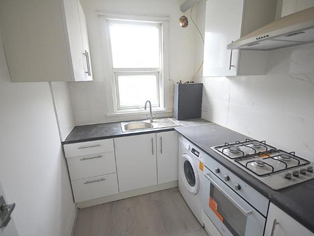 Highbury Gardens, IG3 1 bed flat to rent £1,700 pcm £392 pw