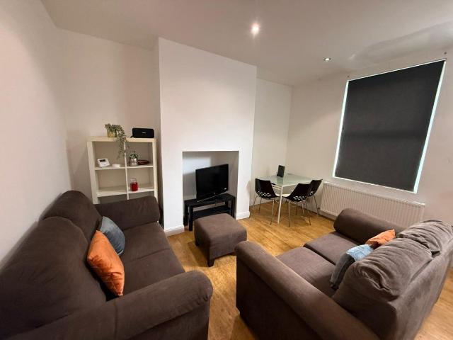 Highbury Lane, Meanwood, Leeds LS6, 3 bed terraced house to rent, £1,150 pcm | PrimeLocation
