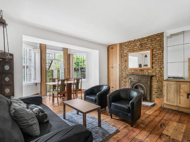 Highbury New Park, Highbury 2 bed flat to rent £2,600 pcm £600 pw