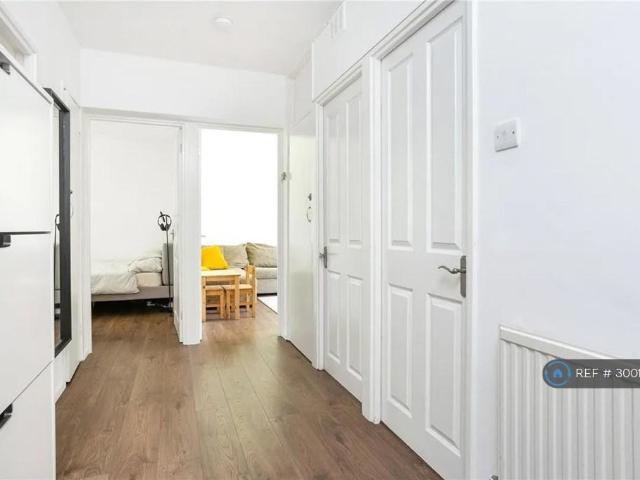 Highbury New Park, London, N5 2 bed flat to rent £2,650 pcm £612 pw