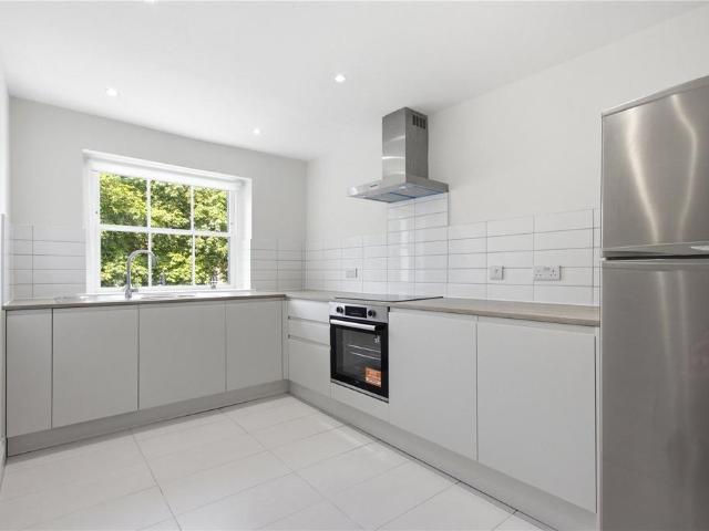 Highbury Park, London, N5 1 bed apartment to rent £2,500 pcm £577 pw