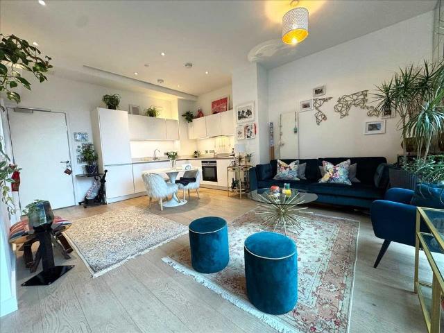 Highgate Hill, London 1 bed flat to rent £2,250 pcm £519 pw