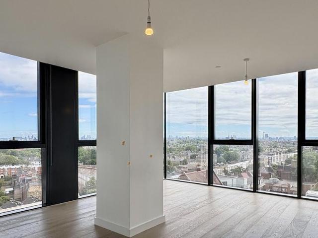 Highgate Hill 2 bed flat to rent £2,800 pcm £646 pw