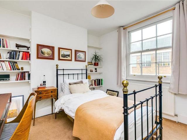 Highgate Road, London NW5 4 bed house to rent £4,400 pcm £1,015 pw
