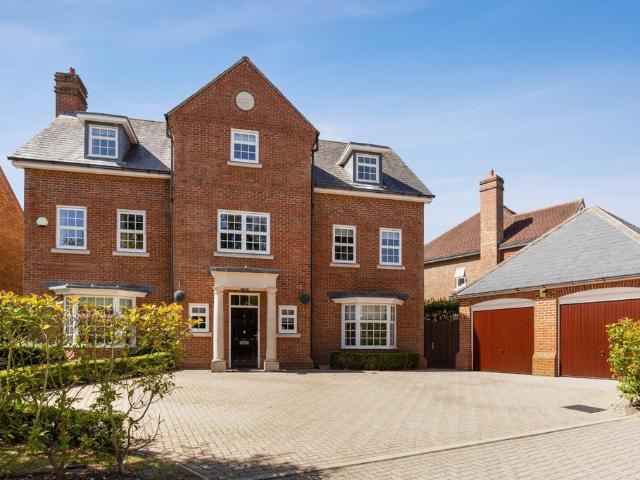 Highgrove Avenue, Ascot, Berkshire 6 bed detached house to rent £6,950 pcm £1,604 pw