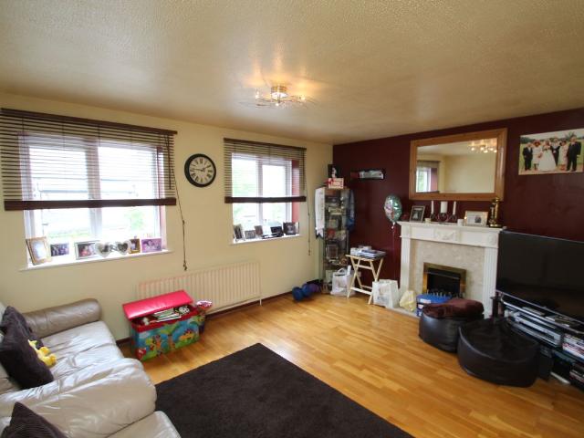 Highgrove Mews, Carshalton SM5, 2 bed shared accommodation to rent, £1,400 pcm | PrimeLocation