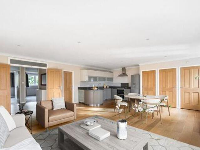 Highdene, Albury Road, 2 Bedroom Flat