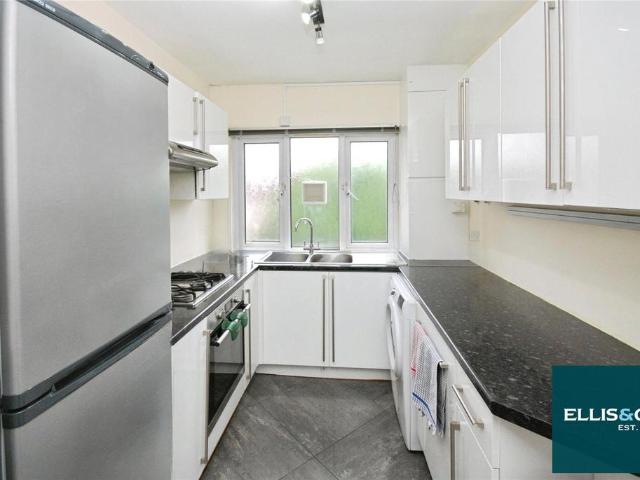 Highfield Court, Highfield Road, NW11 2 bed apartment to rent £2,000 pcm £462 pw