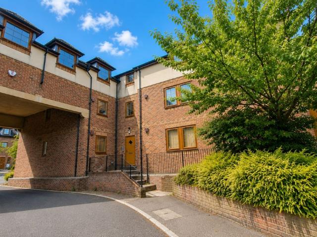 Highfield Court, Ossett, West Yorkshire WF5, 2 bed flat to rent, £750 pcm | PrimeLocation