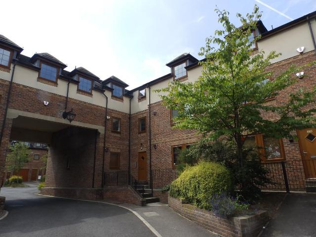 Highfield Court, Ossett, West Yorkshire WF5, 2 bed flat to rent, £795 pcm | PrimeLocation