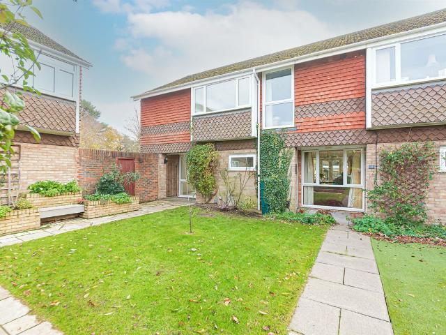 Highfield Close, Wokingham RG40, 3 bed end terrace house to rent, £2,000 pcm | PrimeLocation