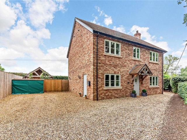 Highfield, Ashmansworth, RG20 4 bed detached house to rent £2,750 pcm £635 pw
