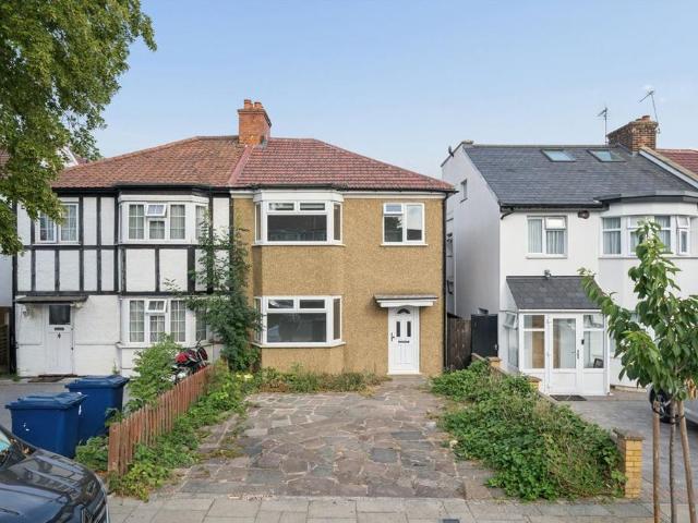 Highfield Avenue, Greenford UB6 3 bed house to rent £2,300 pcm £531 pw