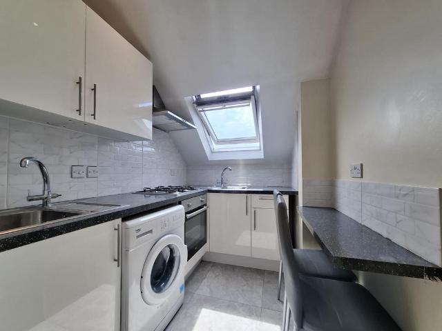 Highfield Avenue, London NW11 2 bed flat to rent £2,000 pcm £462 pw