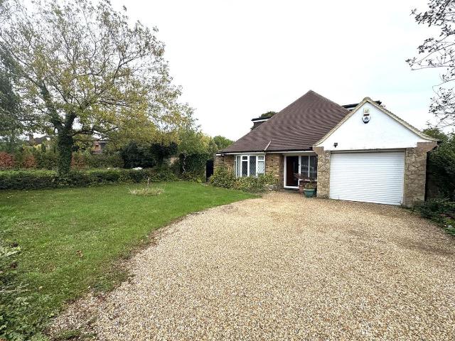 Highfield Drive, Ickenham UB10, 4 bed detached bungalow to rent, £3,500 pcm | PrimeLocation