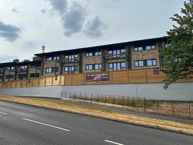 Highfield House, Headless Cross. 1 bed flat to rent £1,000 pcm £231 pw