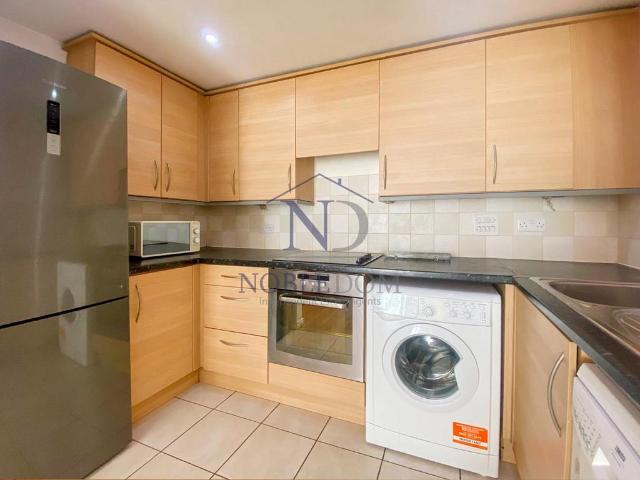 Highfield Road, Feltham, TW13 2 bed flat to rent £1,775 pcm £410 pw