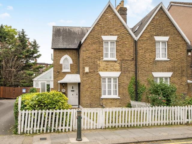 Highfield Road, London NW11, 2 bed cottage to rent, £2,695 pcm | PrimeLocation