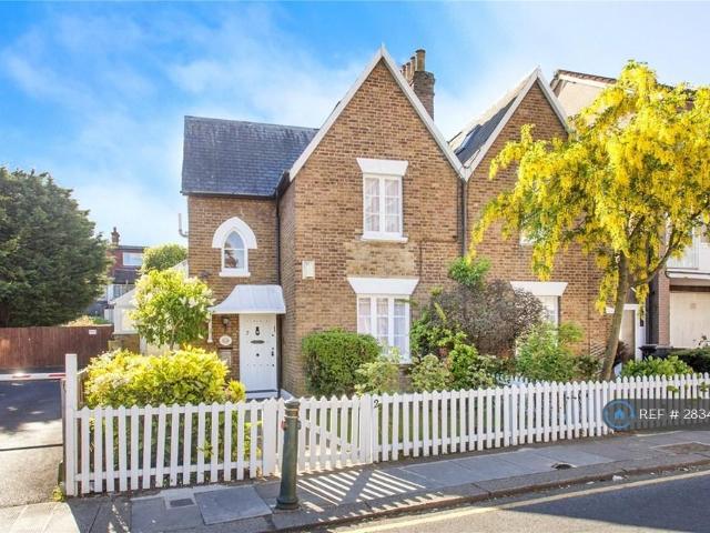 Highfield Road, London, NW11 2 bed semi detached house to rent £2,695 pcm £622 pw