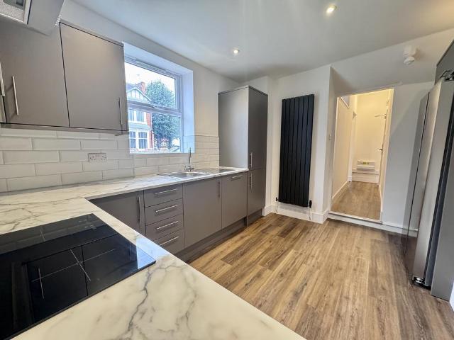 Highfield Road, Nottingham, NG2 1 bed apartment to rent £1,050 pcm £242 pw