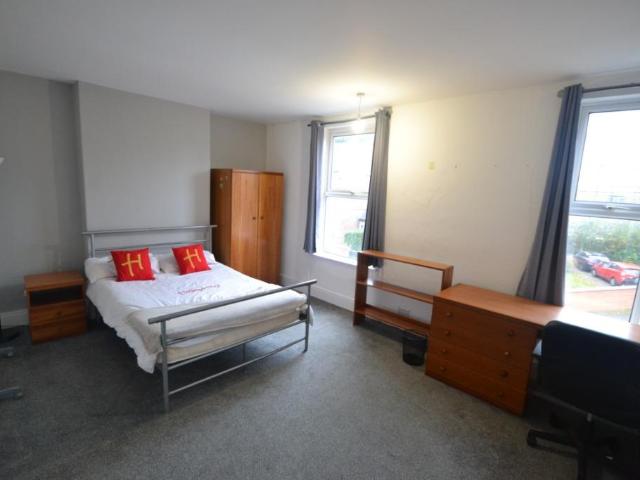 Highfield Road, Nottingham NG7 4 bed terraced house to rent £1,820 pcm £420 pw