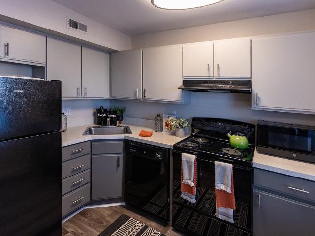 Highland Terrace Communities 3 Bedroom Apartment for Rent at 1319 Highland Ave, Knoxville, TN 37916 Fort Sanders