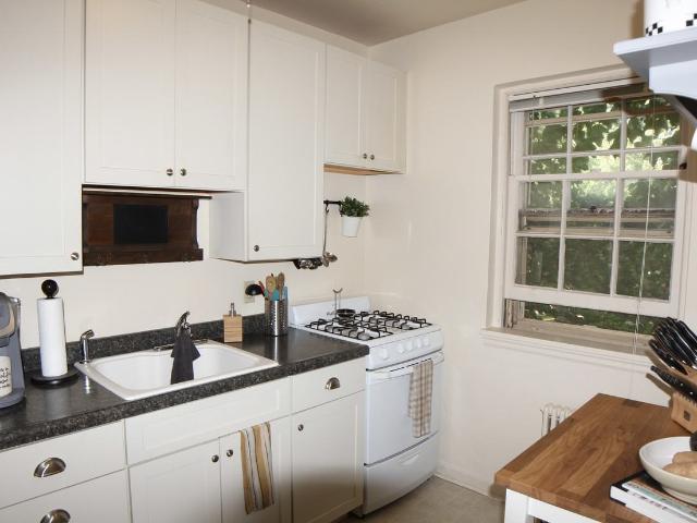 Highland Village Apartments 1 Bedroom Apartment for Rent at 845 Cleveland Avenue South, St. Paul, MN 55116 Highland