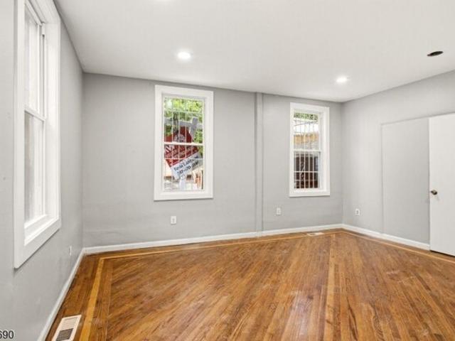 Highland Ave, Newark, Home For Sale