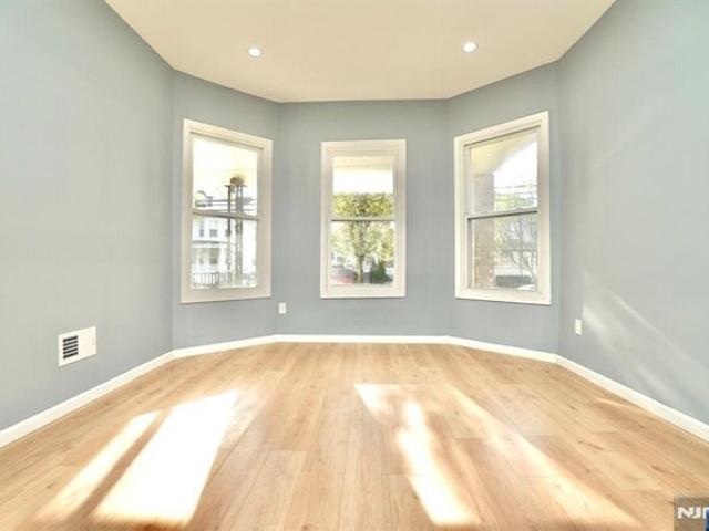 Highland Ave, Newark, Home For Sale
