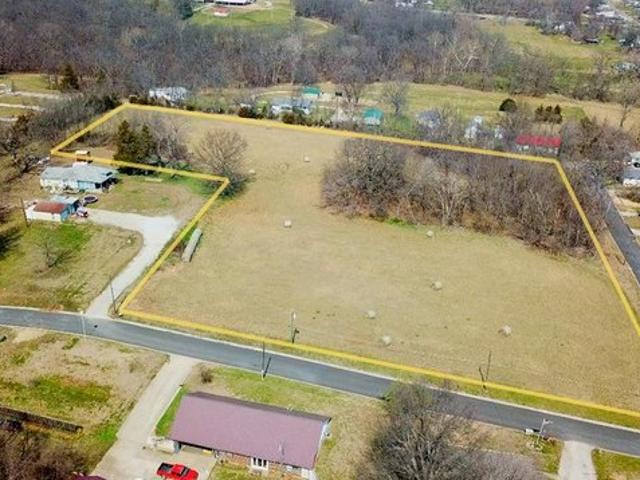 Highland, Carrollton, MO 64633