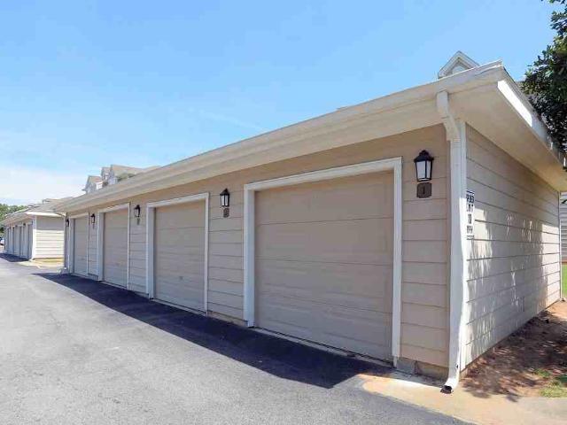 Highland Crossing Apartments 1 Bedroom Apartment for Rent at 8001 W Parkway Blvd, Tulsa, OK 74127