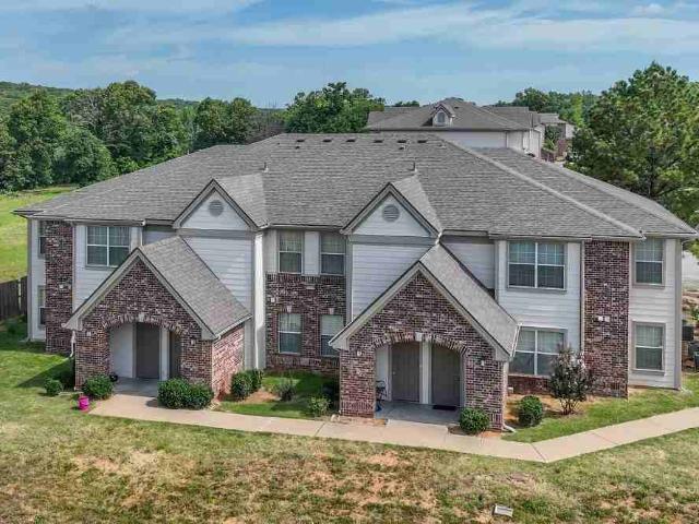Highland Crossing Apartments 3 Bedroom Apartment for Rent at 8001 W Parkway Blvd, Tulsa, OK 74127