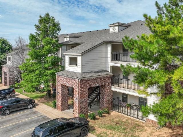 Highland Crossing Apartments 3 Bedroom Apartment for Rent at 8001 W Parkway Blvd, Tulsa, OK 74127