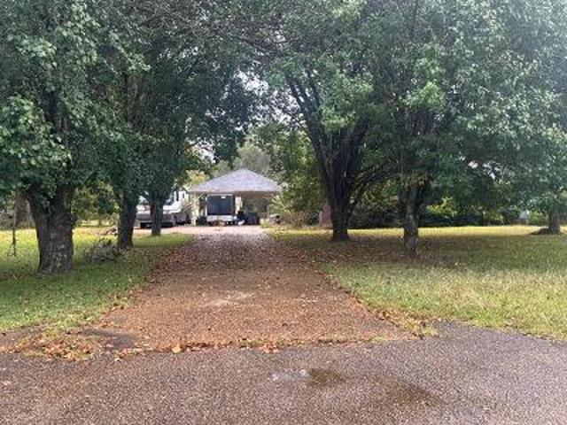 Highland Dr