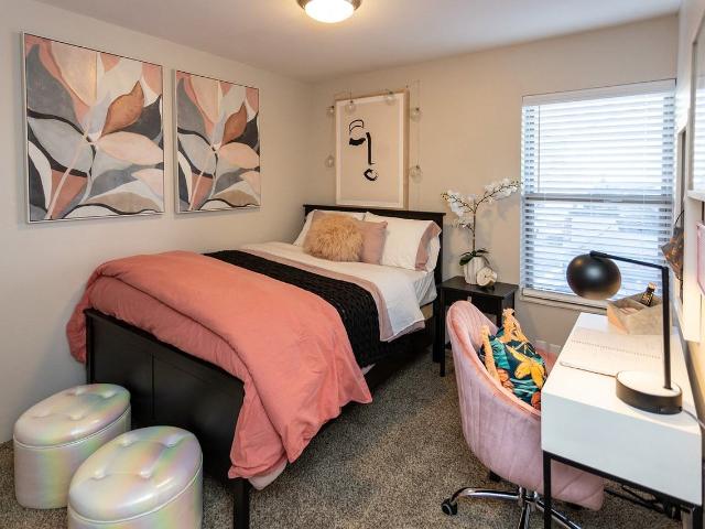 Highland Grand 3 Bedroom Apartment for Rent at 112 S 17th St, Knoxville, TN 37916 Fort Sanders