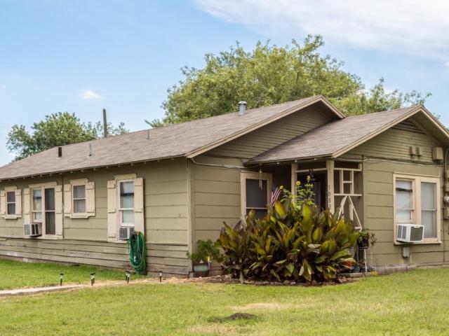 Highland Hills 2 Bedroom Apartment for Rent at 3003 E Southcross Blvd, San Antonio, TX 78223 Highland Hills