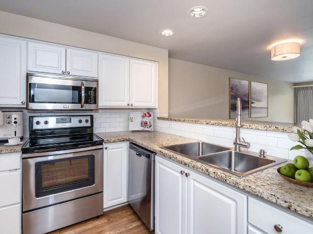 Highland Park 2 Bedroom Apartment for Rent at 431 Kirkland Ave, Kirkland, WA 98033 Moss Bay