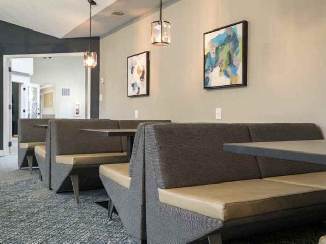 Highland Ridge 1 Bedroom Apartment for Rent at 2285 Stewart Ave, St. Paul, MN 55116 Highland