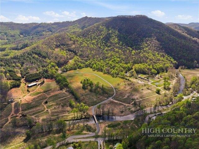 Highland River Pkwy, Newland, NC 28657