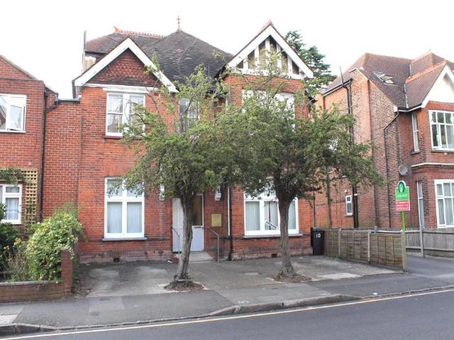 Highland Road, Bromley BR1 2 bed flat to rent £1,650 pcm £381 pw