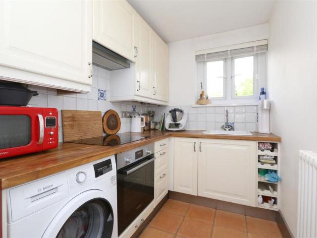Highlands Close, London N4