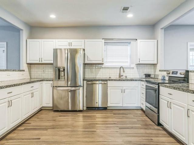 Highlands Home, a 5 minute walk to transit stop Ri