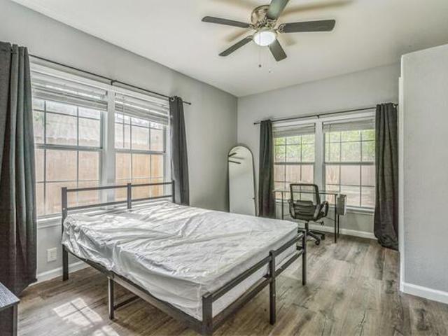 Highlands Home, a 5 minute walk to transit stop Rigsby & Piedmont