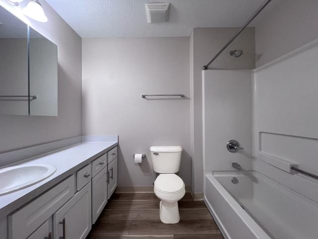 Highlands of Heritage Woods 1 Bedroom Apartment for Rent at 454 Crestmont Ct, Copley, OH 44321