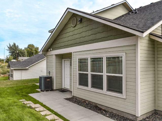 Highlands Townhomes 2 Bedroom Home for Rent at 3426 W 7th Ave, Kennewick, WA 99336