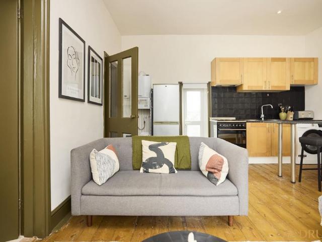 Highlever Road, W10 Studio to rent £3,000 pcm £692 pw