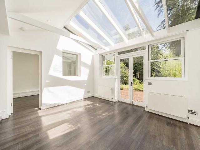 Highlever Road, North Kensington W10, 2 bed flat to rent, £3,100 pcm | PrimeLocation