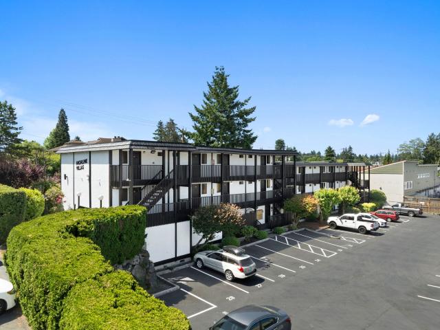 Highline Villas Renovated 1 Bedroom Apartment | Steps from Downtown Burien