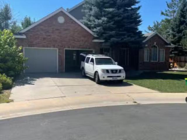 Highly desirable Clarendon Hills 4 bdrm 3.5 bathroom 1041 Ash.