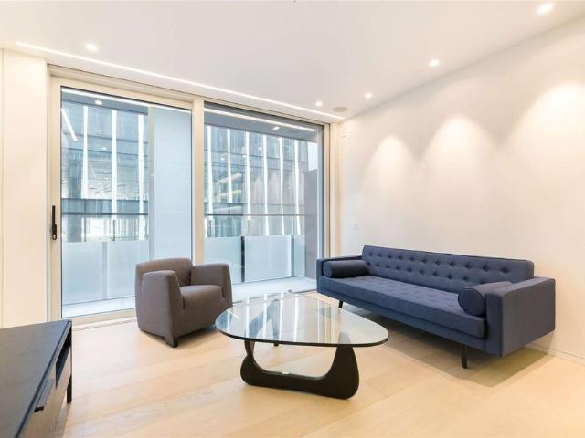 Highly desirable 1 bedroom apartment with balcony in Nova. Tenants have access to incredible facilities inc. 24/7 concierge, gym, private cinema, roof garden, meeting room and lounge